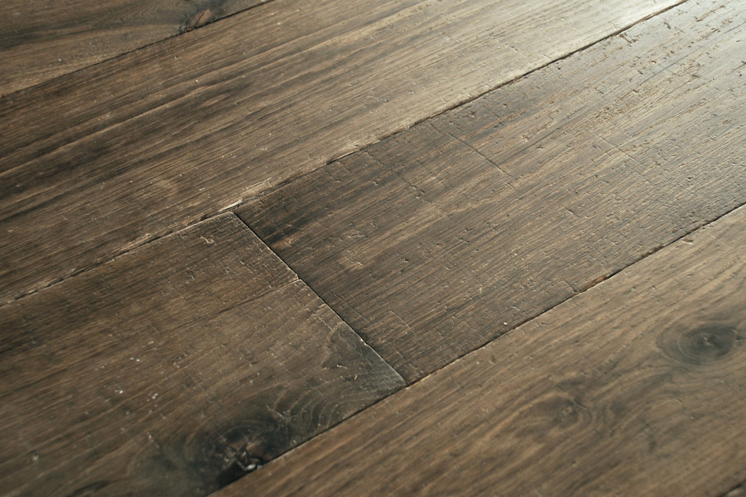 Massivt trägolv, Plankgolv i ek. Rustika trägolv med känsla ...